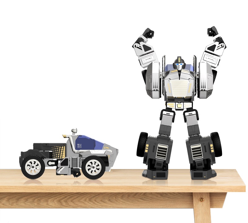 Robot ini bisa berubah jadi mobil secara otomatis