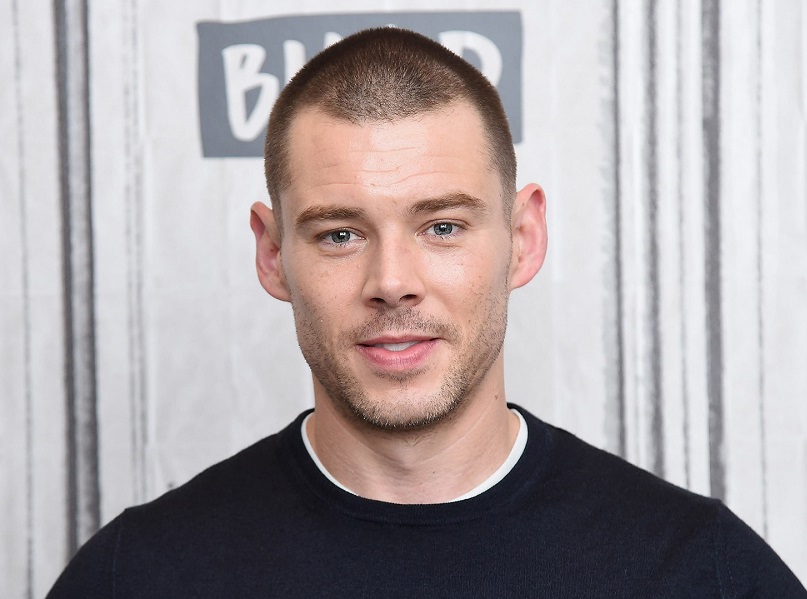 Brian J. Smith gabung main The Matrix 4
