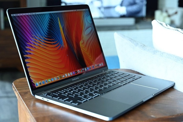 MacBook Pro generasi baru dibekali FaceTime 1080p