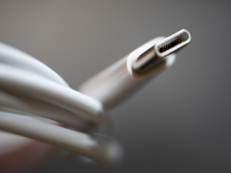 Rumor: Apple bakal pakai USB Type-C untuk sementara Rumor: Apple bakal pakai USB Type-C untuk sementara